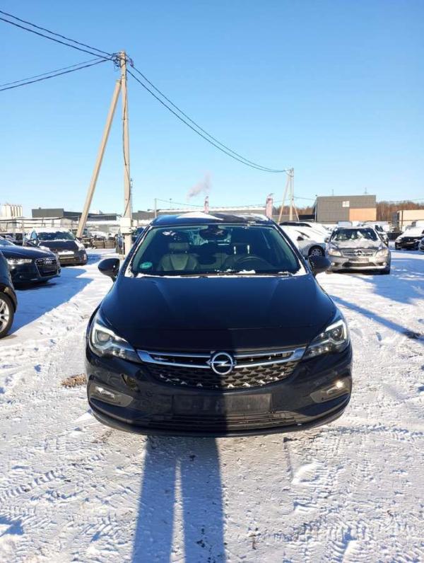 Black Opel Astra 2019 in Kaunas, with an engine capacity of 1.60 L and mileage of 170 thousand km for 6900 €, photo 2 on AUTOMOTO.COM.LV