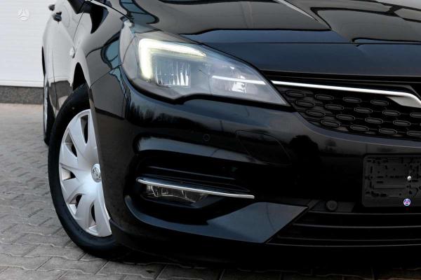 Black Opel Astra 2019 in Kretinga, with an engine capacity of 1.50 L and mileage of 141 thousand km for 6650 €, photo 5 on AUTOMOTO.COM.LV