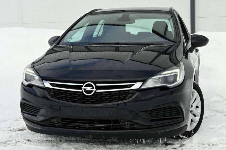 Black Opel Astra 2019 in Kretinga, with an engine capacity of 1.60 L and mileage of 239 thousand km for 5950 €, photo 2 on AUTOMOTO.COM.LV
