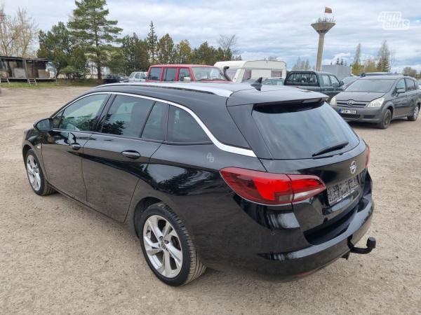 Black Opel Astra 2019 in Pakruojis, with an engine capacity of 1.60 L and mileage of 175 thousand km for 6500 €, photo 6 on AUTOMOTO.COM.LV