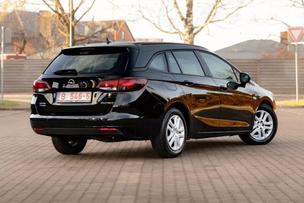 Black Opel Astra 2019 in Jelgava, with an engine capacity of 1.60 L and mileage of 171 thousand km for 8900 €, photo 5 on AUTOMOTO.COM.LV