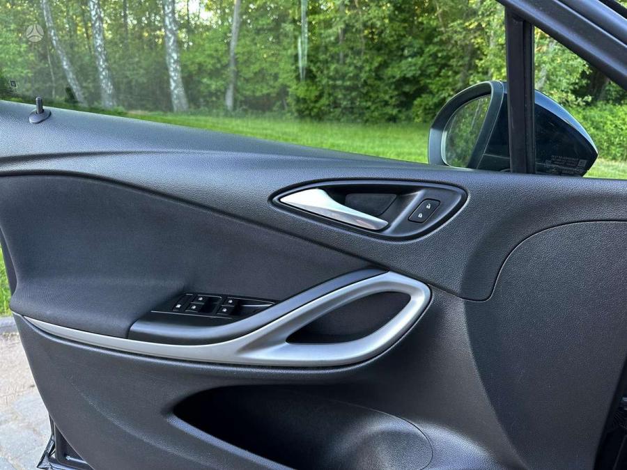 Black Opel Astra 2019 in Kaunas, with an engine capacity of 1.60 L and mileage of 190 thousand km for 6550 €, photo 11 on AUTOMOTO.COM.LV