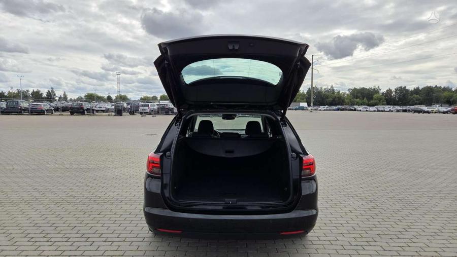 Black Opel Astra 2019 in Marijampole, with an engine capacity of 1.60 L and mileage of 180 thousand km for 7400 €, photo 12 on AUTOMOTO.COM.LV