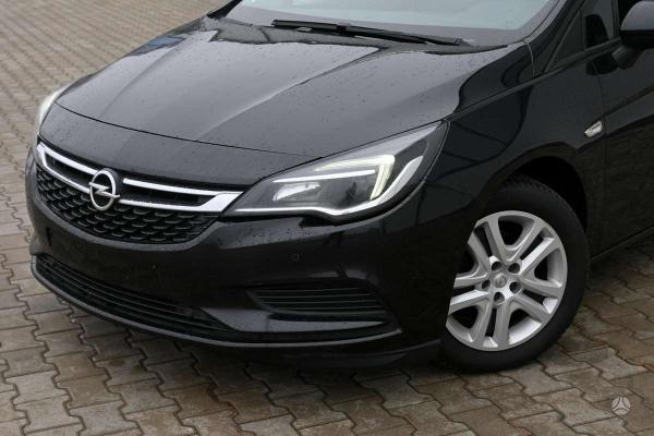 Opel Astra 2019 in Kretinga on AUTOMOTO.COM.LV Black Opel Astra 2019 in Kretinga, with an engine capacity of 1.60 L and mileage of 239 thousand km for 5950 €, photo 5 on AUTOMOTO.COM.LV
