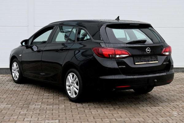 Opel Astra 2019 in Kretinga on AUTOMOTO.COM.LV Black Opel Astra 2019 in Kretinga, with an engine capacity of 1.60 L and mileage of 239 thousand km for 5950 €, photo 10 on AUTOMOTO.COM.LV