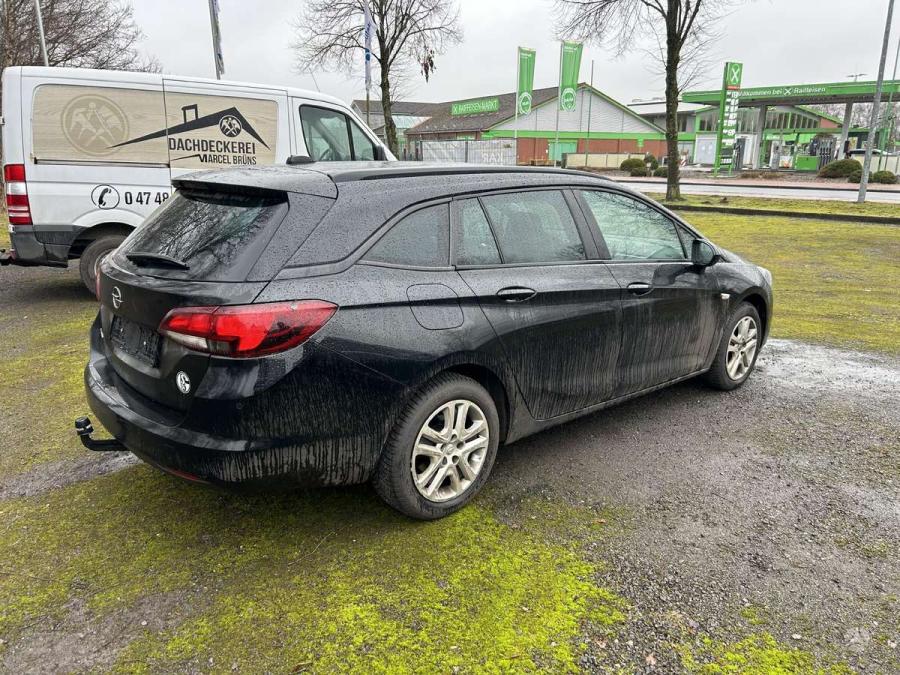 Black Opel Astra 2020 in Kaunas, with an engine capacity of 1.50 L and mileage of 108 thousand km for 6990 €, photo 4 on AUTOMOTO.COM.LV