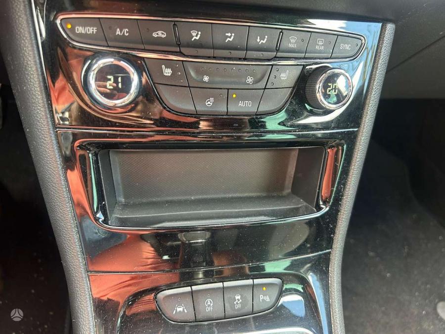 Melns Opel Astra 2020 Marijampole, ar dzinēja tilpumu 1.20 L un nobraukumu 150 tūkst. km par 6500 €, foto 12 vietnē AUTOMOTO.COM.LV