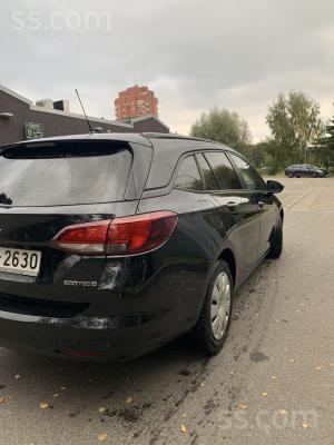 Black Opel Astra 2020 in Riga, with an engine capacity of 1.60 L and mileage of 157 thousand km for 6300 €, photo 4 on AUTOMOTO.COM.LV
