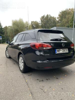 Black Opel Astra 2020 in Riga, with an engine capacity of 1.60 L and mileage of 157 thousand km for 6300 €, photo 5 on AUTOMOTO.COM.LV