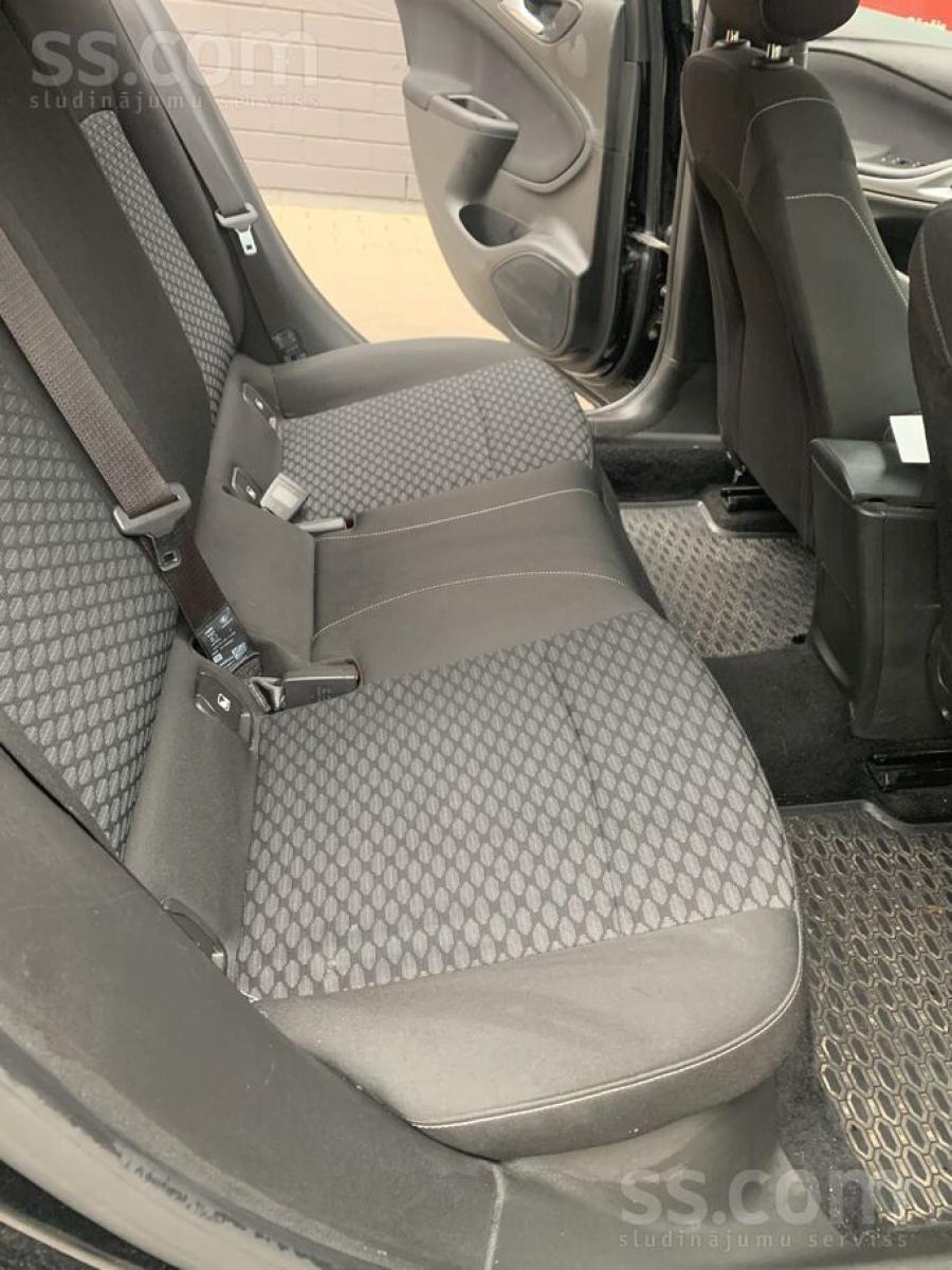 Black Opel Astra 2020 in Riga, with an engine capacity of 1.60 L and mileage of 157 thousand km for 6300 €, photo 9 on AUTOMOTO.COM.LV