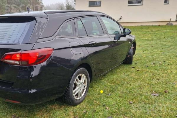 Black Opel Astra 2021 in Riga, with an engine capacity of 1.50 L and mileage of 182 thousand km for 10490 €, photo 4 on AUTOMOTO.COM.LV