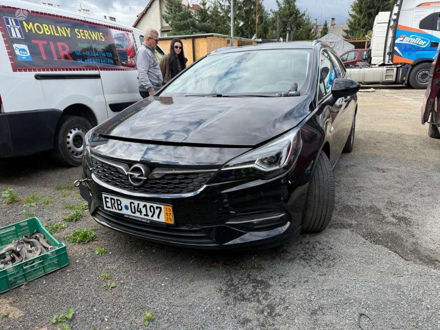 Black Opel Astra 2021 in Kaunas, with an engine capacity of 1.50 L and mileage of 68 thousand km for 4890 €, photo 1 on AUTOMOTO.COM.LV