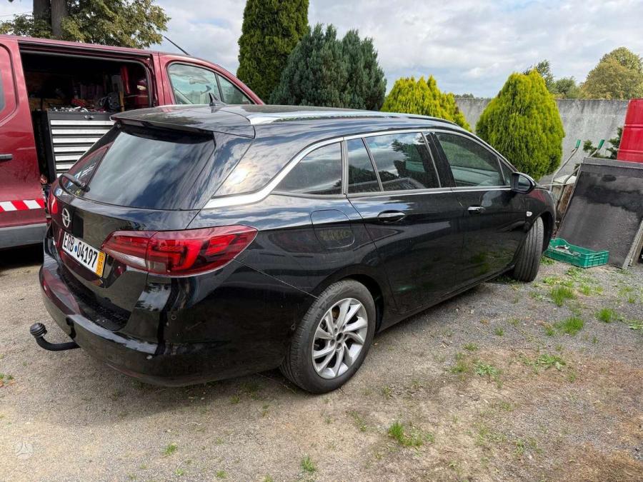 Black Opel Astra 2021 in Kaunas, with an engine capacity of 1.50 L and mileage of 68 thousand km for 4890 €, photo 3 on AUTOMOTO.COM.LV