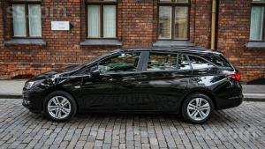 Black Opel Astra 2021 in Riga, with an engine capacity of 1.50 L and mileage of 205 thousand km for 6950 €, photo 3 on AUTOMOTO.COM.LV