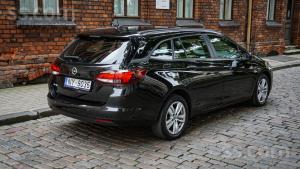 Black Opel Astra 2021 in Riga, with an engine capacity of 1.50 L and mileage of 205 thousand km for 6950 €, photo 5 on AUTOMOTO.COM.LV