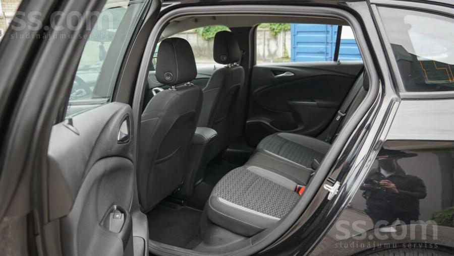 Black Opel Astra 2021 in Riga, with an engine capacity of 1.50 L and mileage of 205 thousand km for 6950 €, photo 9 on AUTOMOTO.COM.LV