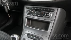 Black Opel Astra 2021 in Riga, with an engine capacity of 1.50 L and mileage of 205 thousand km for 6950 €, photo 14 on AUTOMOTO.COM.LV