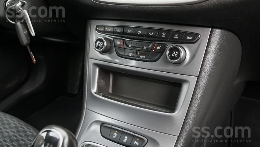 Black Opel Astra 2021 in Riga, with an engine capacity of 1.50 L and mileage of 205 thousand km for 6950 €, photo 14 on AUTOMOTO.COM.LV