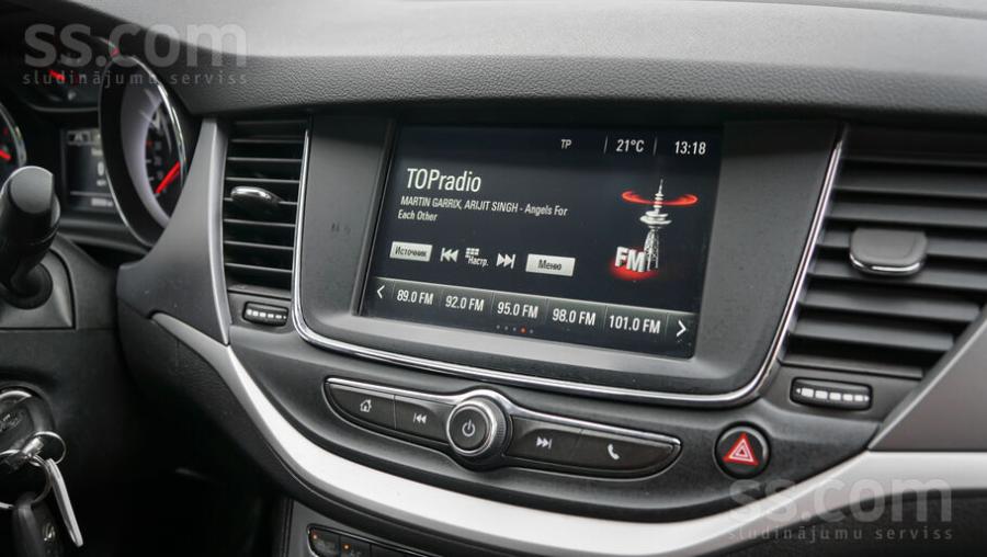 Black Opel Astra 2021 in Riga, with an engine capacity of 1.50 L and mileage of 205 thousand km for 6950 €, photo 16 on AUTOMOTO.COM.LV