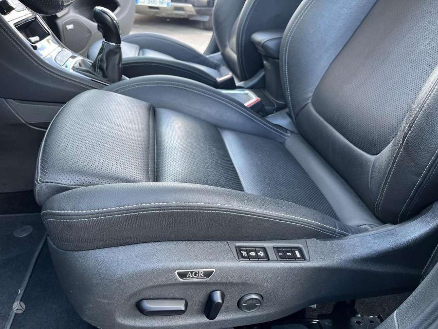 Black Opel Astra 2021 in Taurage, with an engine capacity of 1.20 L and mileage of 159 thousand km for 7800 €, photo 14 on AUTOMOTO.COM.LV