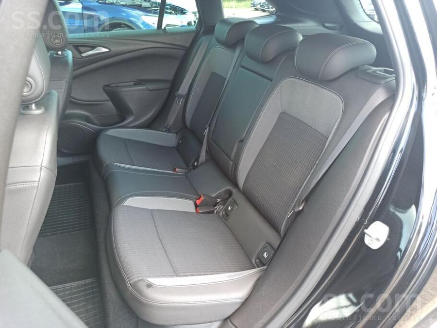 Black Opel Astra 2021 in Daugavpils, with an engine capacity of 1.50 L and mileage of 0 thousand km for 8950 €, photo 17 on AUTOMOTO.COM.LV