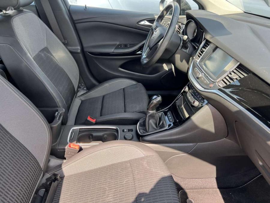 Black Opel Astra 2021 in Kaunas, with an engine capacity of 1.50 L and mileage of 130 thousand km for 3450 €, photo 8 on AUTOMOTO.COM.LV