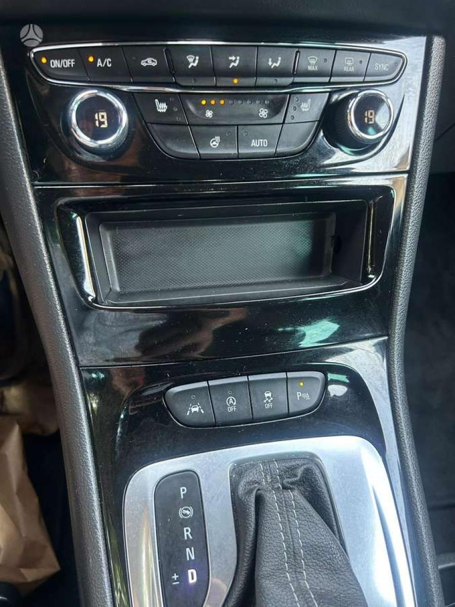 Melns Opel Astra 2021 Marijampole, ar dzinēja tilpumu 1.40 L un nobraukumu 190 tūkst. km par 5490 €, foto 15 vietnē AUTOMOTO.COM.LV