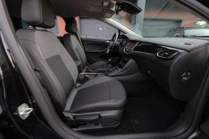 Black Opel Astra 2021 in Jelgava, with an engine capacity of 1.20 L and mileage of 92 thousand km for 8990 €, photo 13 on AUTOMOTO.COM.LV