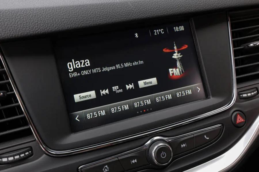 Black Opel Astra 2021 in Jelgava, with an engine capacity of 1.20 L and mileage of 92 thousand km for 8990 €, photo 15 on AUTOMOTO.COM.LV