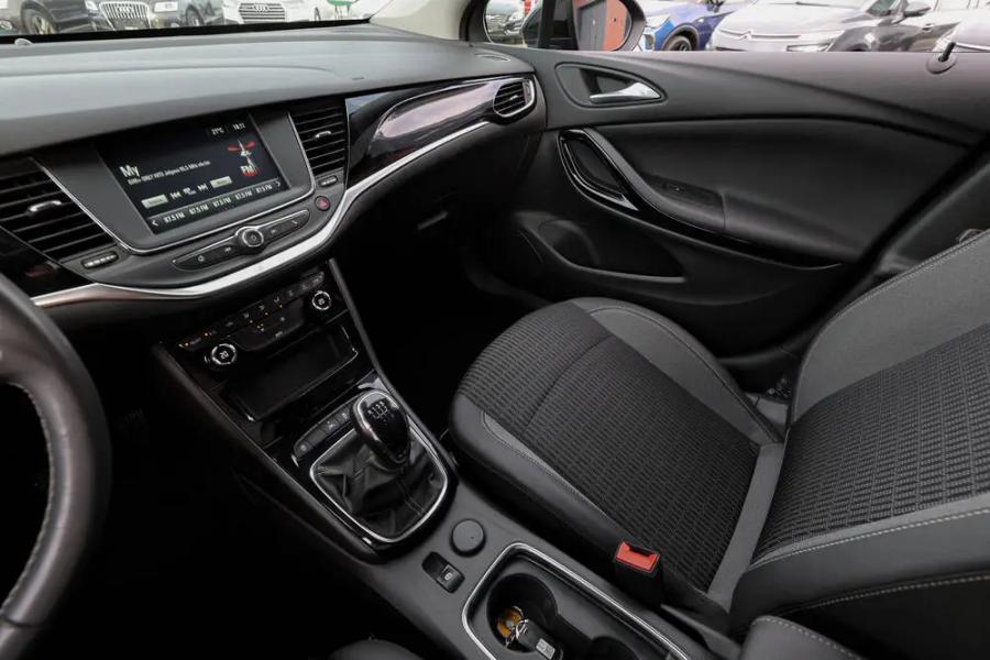 Black Opel Astra 2021 in Jelgava, with an engine capacity of 1.20 L and mileage of 92 thousand km for 8990 €, photo 24 on AUTOMOTO.COM.LV