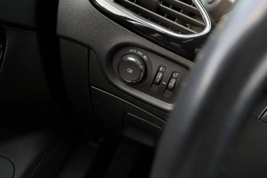 Black Opel Astra 2021 in Jelgava, with an engine capacity of 1.20 L and mileage of 92 thousand km for 8990 €, photo 28 on AUTOMOTO.COM.LV
