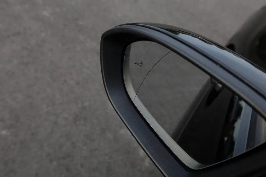 Black Opel Astra 2021 in Jelgava, with an engine capacity of 1.20 L and mileage of 92 thousand km for 8990 €, photo 30 on AUTOMOTO.COM.LV