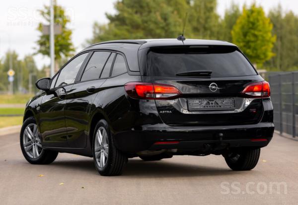 Black Opel Astra 2021 in Jelgava, with an engine capacity of 1.20 L and mileage of 0 thousand km for 8750 €, photo 4 on AUTOMOTO.COM.LV