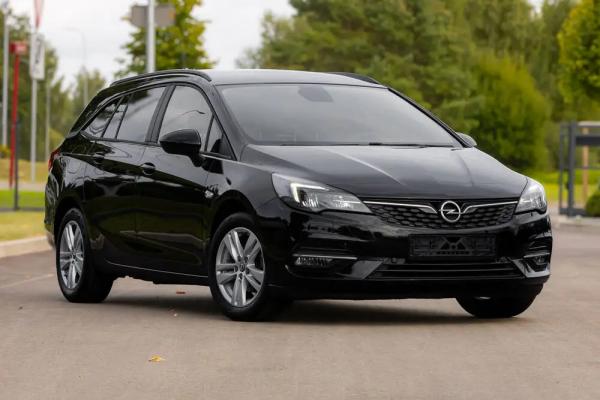 Black Opel Astra 2021 in Jelgava, with an engine capacity of 1.20 L and mileage of 55 thousand km for 8750 €, photo 3 on AUTOMOTO.COM.LV