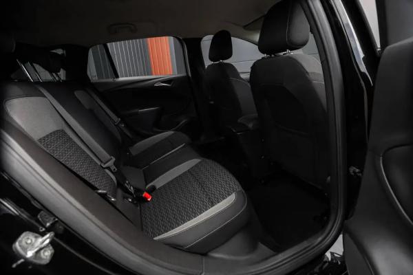 Black Opel Astra 2021 in Jelgava, with an engine capacity of 1.20 L and mileage of 55 thousand km for 8750 €, photo 8 on AUTOMOTO.COM.LV