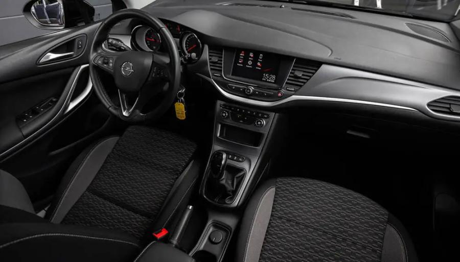 Black Opel Astra 2021 in Jelgava, with an engine capacity of 1.20 L and mileage of 55 thousand km for 8750 €, photo 10 on AUTOMOTO.COM.LV
