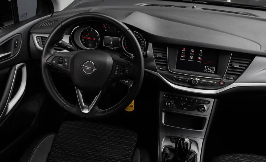 Black Opel Astra 2021 in Jelgava, with an engine capacity of 1.20 L and mileage of 55 thousand km for 8750 €, photo 12 on AUTOMOTO.COM.LV