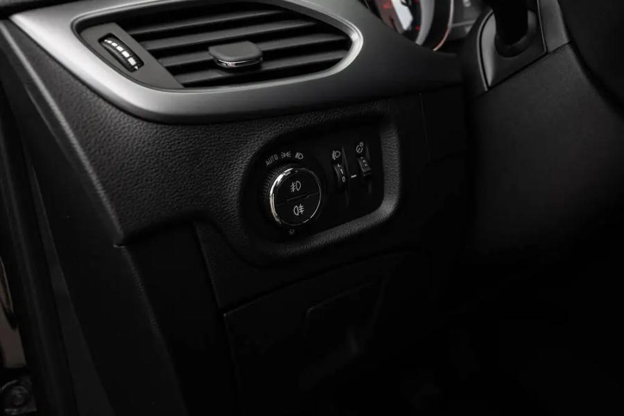 Black Opel Astra 2021 in Jelgava, with an engine capacity of 1.20 L and mileage of 55 thousand km for 8750 €, photo 16 on AUTOMOTO.COM.LV