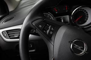 Black Opel Astra 2021 in Jelgava, with an engine capacity of 1.20 L and mileage of 55 thousand km for 8750 €, photo 26 on AUTOMOTO.COM.LV