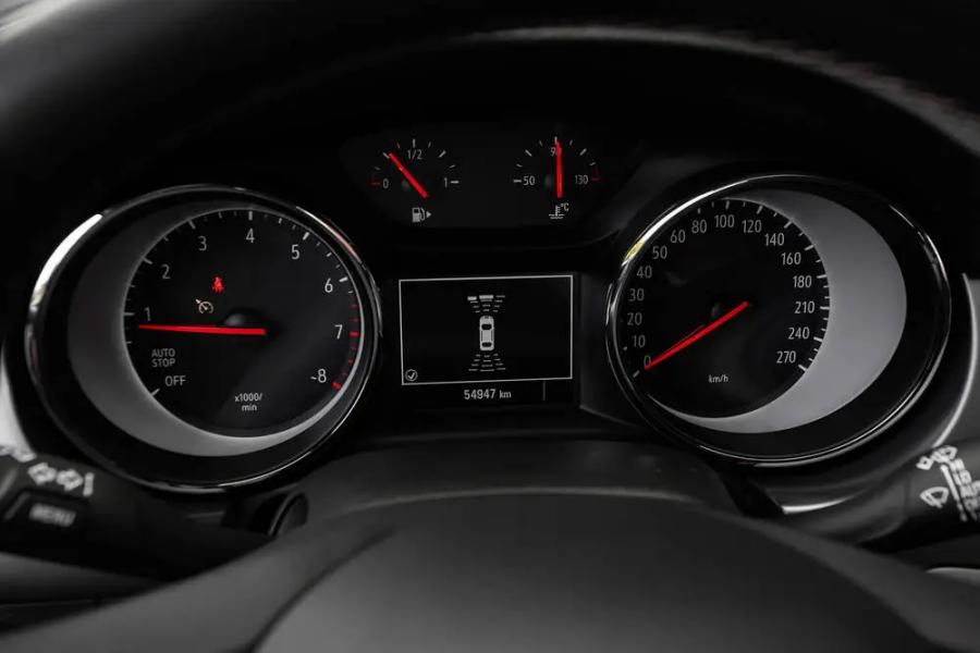 Black Opel Astra 2021 in Jelgava, with an engine capacity of 1.20 L and mileage of 55 thousand km for 8750 €, photo 27 on AUTOMOTO.COM.LV