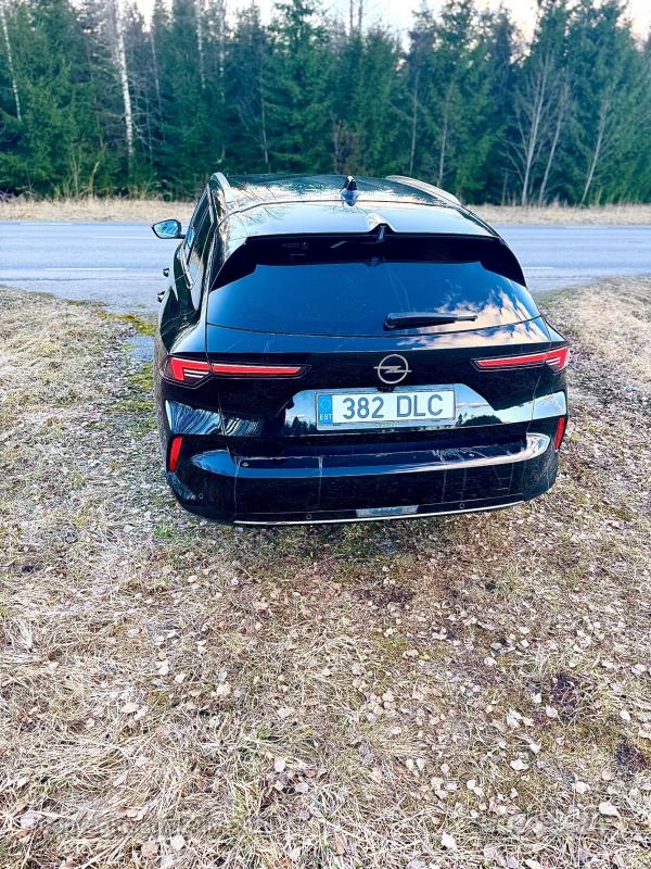 Black Opel Astra 2022 in Viljandi, with an engine capacity of 1.20 L and mileage of 89 thousand km for 16800 €, photo 3 on AUTOMOTO.COM.LV