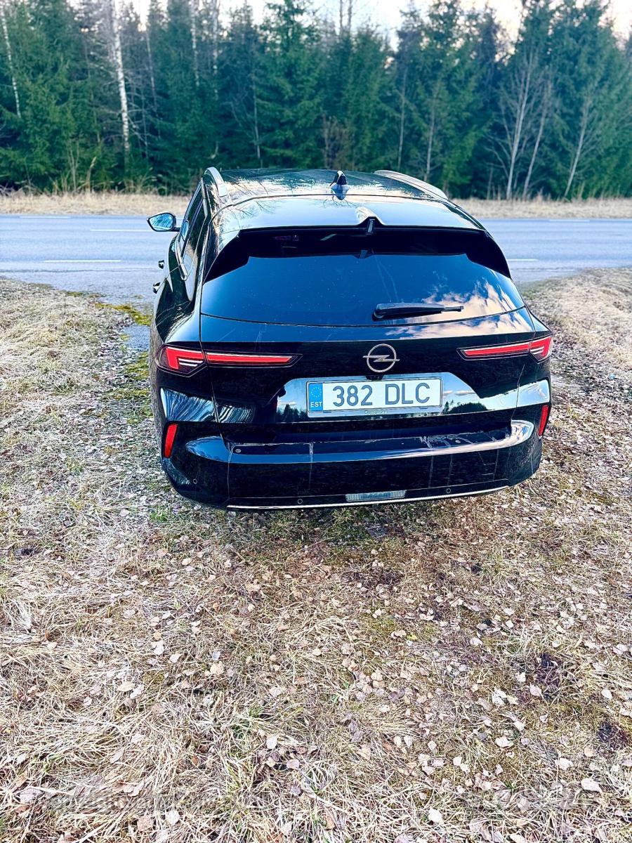 Black Opel Astra 2022 in Viljandi, with an engine capacity of 1.20 L and mileage of 89 thousand km for 16800 €, photo 4 on AUTOMOTO.COM.LV