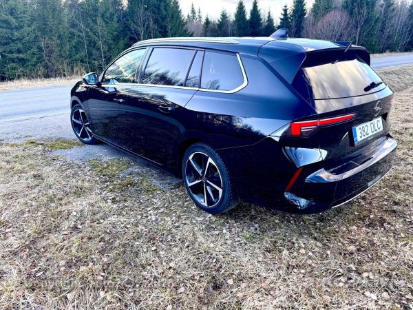 Black Opel Astra 2022 in Viljandi, with an engine capacity of 1.20 L and mileage of 89 thousand km for 16800 €, photo 5 on AUTOMOTO.COM.LV