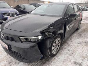 Black Opel Astra 2023 in Vilnius, with an engine capacity of 1.20 L and mileage of 57 thousand km for 9317 €, photo 3 on AUTOMOTO.COM.LV