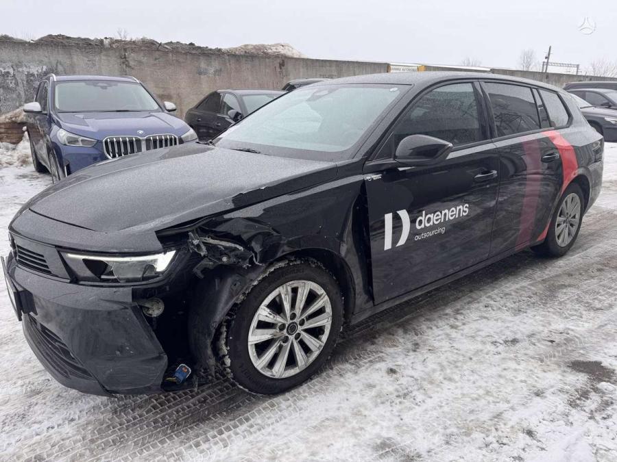 Black Opel Astra 2023 in Vilnius, with an engine capacity of 1.20 L and mileage of 57 thousand km for 9317 €, photo 21 on AUTOMOTO.COM.LV
