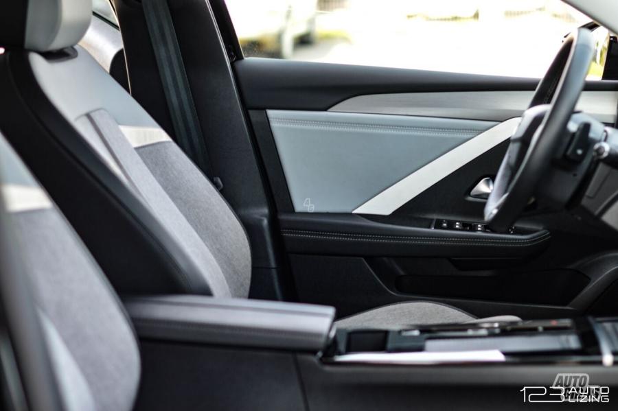 Melns Opel Astra 2023 Kretinga, ar dzinēja tilpumu 1.50 L un nobraukumu 11 tūkst. km par 18900 €, foto 18 vietnē AUTOMOTO.COM.LV