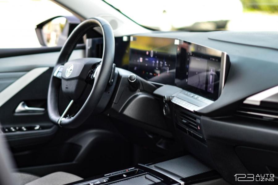 Melns Opel Astra 2023 Kretinga, ar dzinēja tilpumu 1.50 L un nobraukumu 11 tūkst. km par 18900 €, foto 19 vietnē AUTOMOTO.COM.LV