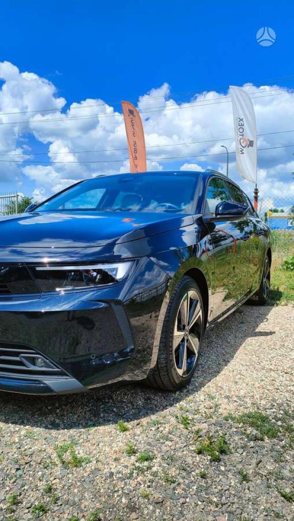 Черный Опель Астра 2023 в Вильнюс, объемом двигателя 1.50 л и пробегом 78 тыс. км за 18392 €, фото 3 на AUTOMOTO.COM.LV