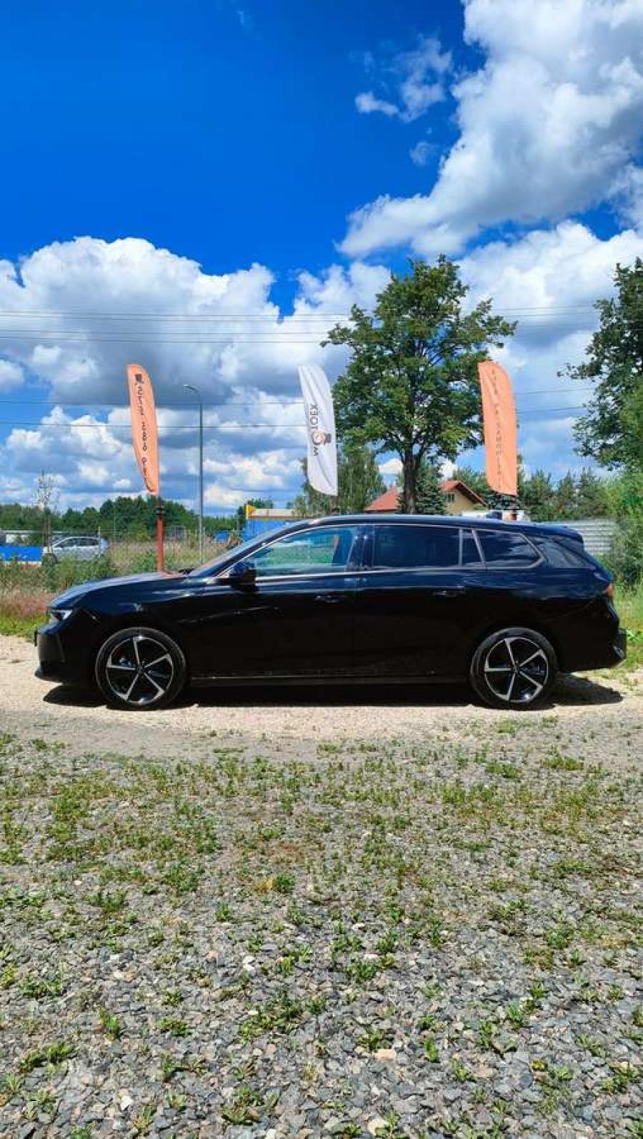 Black Opel Astra 2023 in Vilnius, with an engine capacity of 1.50 L and mileage of 78 thousand km for 18392 €, photo 5 on AUTOMOTO.COM.LV