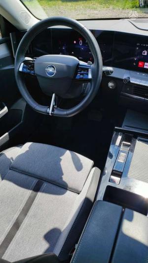 Black Opel Astra 2023 in Vilnius, with an engine capacity of 1.50 L and mileage of 78 thousand km for 18392 €, photo 16 on AUTOMOTO.COM.LV